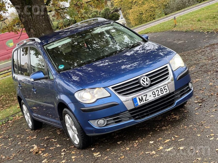 Blue Volkswagen Touran 2008 in Jekabpils, with an engine capacity of 2.00 L and mileage of 331 thousand km for 3400 €, photo 6 on AUTOMOTO.COM.LV