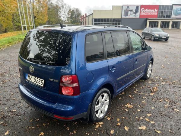 Zils Volkswagen Touran 2008 Jēkabpils, ar dzinēja tilpumu 2.00 L un nobraukumu 331 tūkst. km par 3400 €, foto 7 vietnē AUTOMOTO.COM.LV
