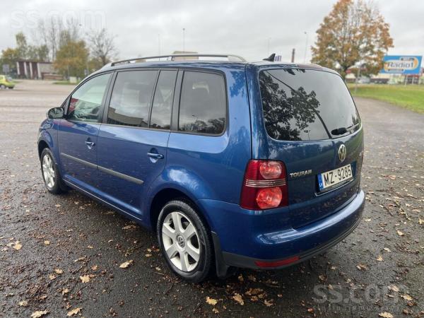 Zils Volkswagen Touran 2008 Jēkabpils, ar dzinēja tilpumu 2.00 L un nobraukumu 331 tūkst. km par 3400 €, foto 8 vietnē AUTOMOTO.COM.LV