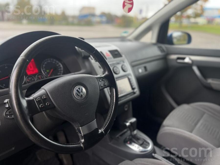 Blue Volkswagen Touran 2008 in Jekabpils, with an engine capacity of 2.00 L and mileage of 331 thousand km for 3400 €, photo 9 on AUTOMOTO.COM.LV