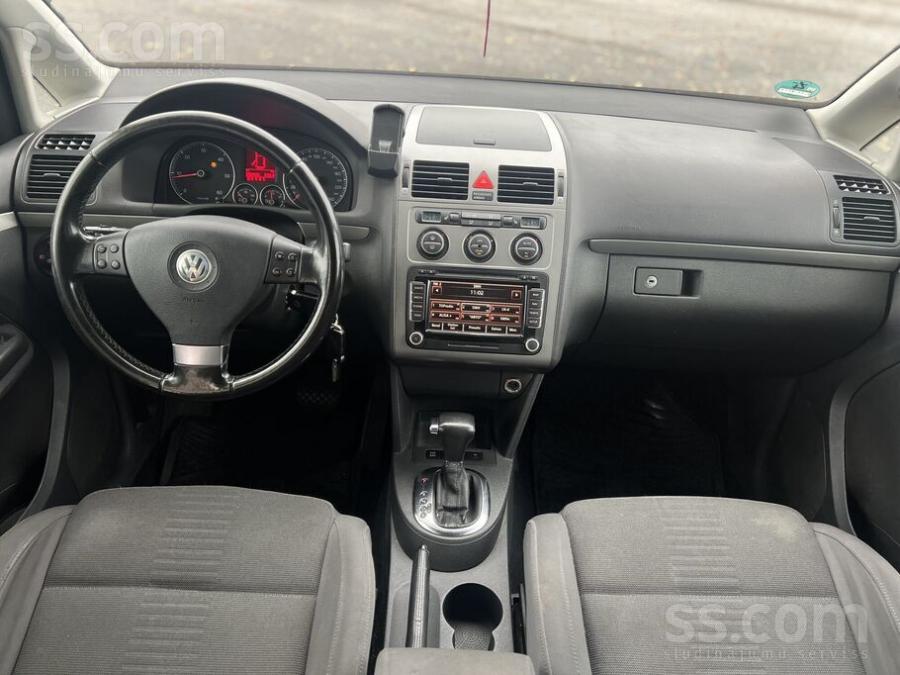 Blue Volkswagen Touran 2008 in Jekabpils, with an engine capacity of 2.00 L and mileage of 331 thousand km for 3400 €, photo 12 on AUTOMOTO.COM.LV