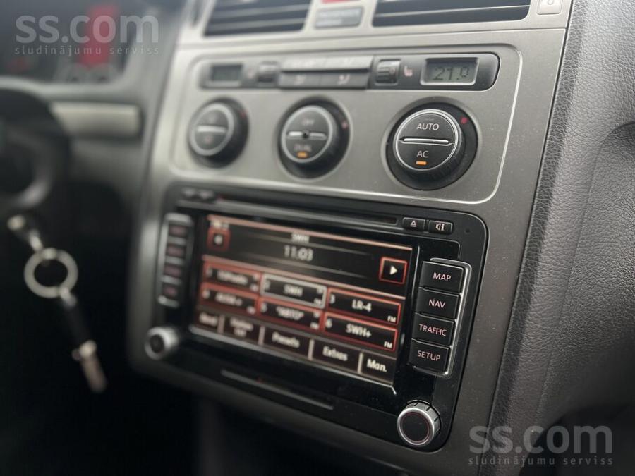 Blue Volkswagen Touran 2008 in Jekabpils, with an engine capacity of 2.00 L and mileage of 331 thousand km for 3400 €, photo 14 on AUTOMOTO.COM.LV