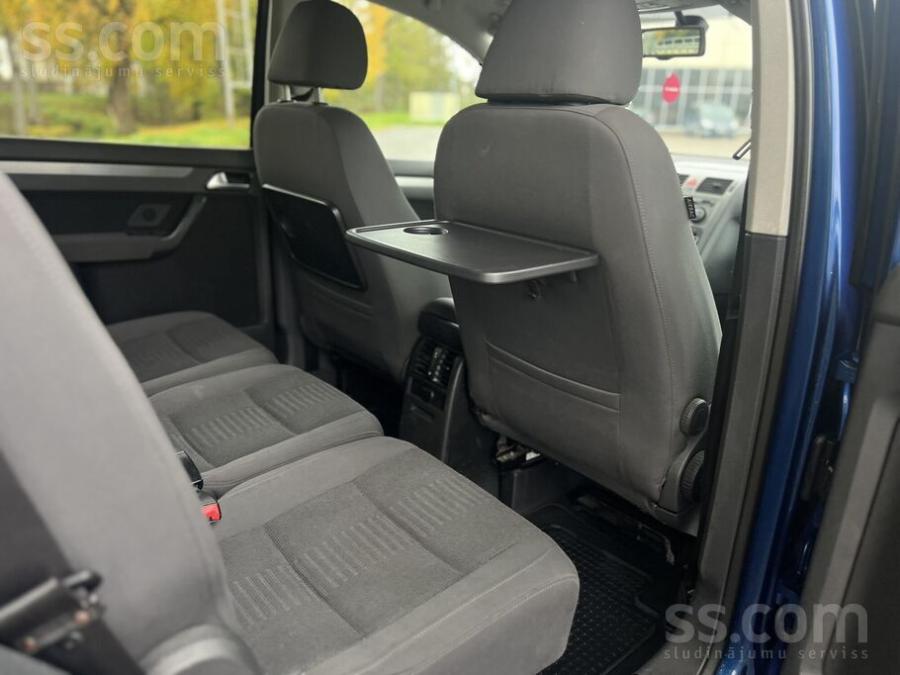 Blue Volkswagen Touran 2008 in Jekabpils, with an engine capacity of 2.00 L and mileage of 331 thousand km for 3400 €, photo 15 on AUTOMOTO.COM.LV