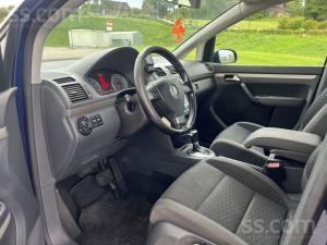 Blue Volkswagen Touran 2008 in Rezekne, with an engine capacity of 1.40 L and mileage of 307 thousand km for 4690 €, photo 8 on AUTOMOTO.COM.LV