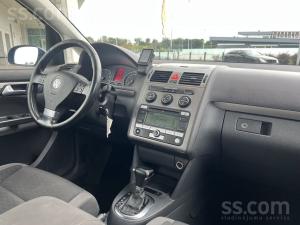 Blue Volkswagen Touran 2008 in Rezekne, with an engine capacity of 1.40 L and mileage of 307 thousand km for 4690 €, photo 9 on AUTOMOTO.COM.LV
