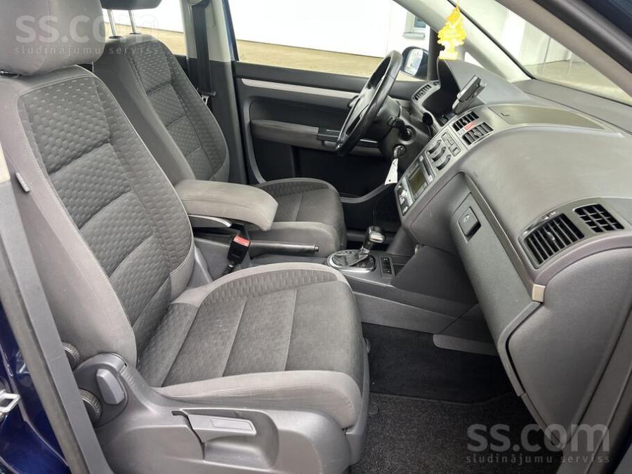 Blue Volkswagen Touran 2008 in Rezekne, with an engine capacity of 1.40 L and mileage of 307 thousand km for 4690 €, photo 12 on AUTOMOTO.COM.LV