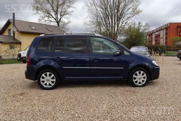 Zils Volkswagen Touran 2009 Gulbene, ar dzinēja tilpumu 2.00 L un nobraukumu 0 tūkst. km par 800 €, foto 3 vietnē AUTOMOTO.COM.LV