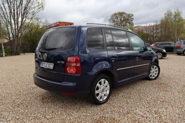 Zils Volkswagen Touran 2009 Gulbene, ar dzinēja tilpumu 2.00 L un nobraukumu 0 tūkst. km par 800 €, foto 4 vietnē AUTOMOTO.COM.LV