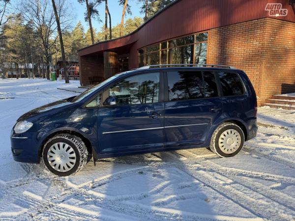 Zils Volkswagen Touran 2009 Alīta, ar dzinēja tilpumu 2.00 L un nobraukumu 375 tūkst. km par 2350 €, foto 7 vietnē AUTOMOTO.COM.LV