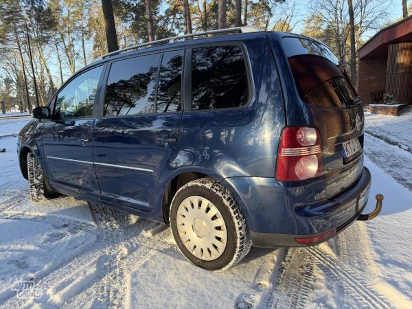 Zils Volkswagen Touran 2009 Alīta, ar dzinēja tilpumu 2.00 L un nobraukumu 375 tūkst. km par 2350 €, foto 8 vietnē AUTOMOTO.COM.LV