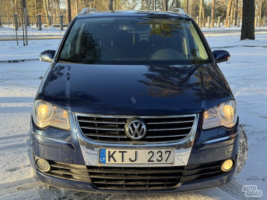 Blue Volkswagen Touran 2009 in Alytus, with an engine capacity of 2.00 L and mileage of 375 thousand km for 2350 €, photo 9 on AUTOMOTO.COM.LV