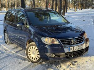 Blue Volkswagen Touran 2009 in Alytus, with an engine capacity of 2.00 L and mileage of 375 thousand km for 2350 €, photo 11 on AUTOMOTO.COM.LV