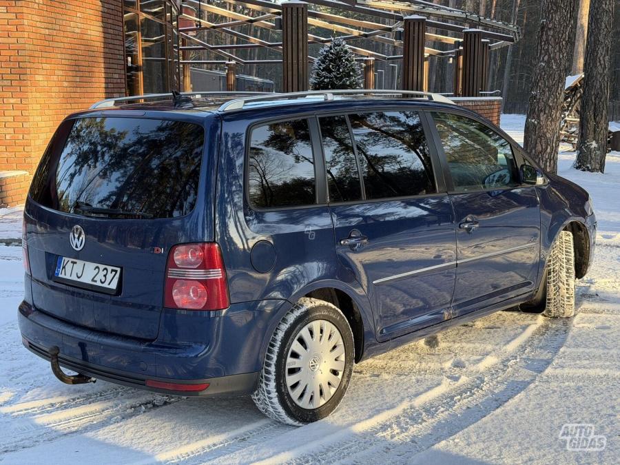 Blue Volkswagen Touran 2009 in Alytus, with an engine capacity of 2.00 L and mileage of 375 thousand km for 2350 €, photo 14 on AUTOMOTO.COM.LV
