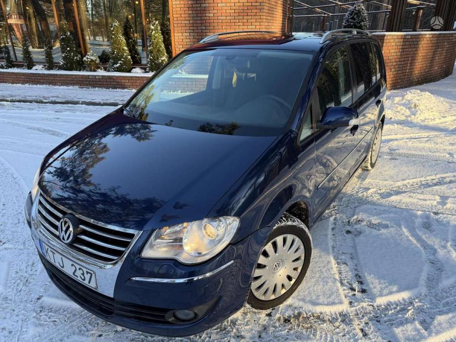 Zils Volkswagen Touran 2009 Alīta, ar dzinēja tilpumu 2.00 L un nobraukumu 375 tūkst. km par 2350 €, foto 5 vietnē AUTOMOTO.COM.LV