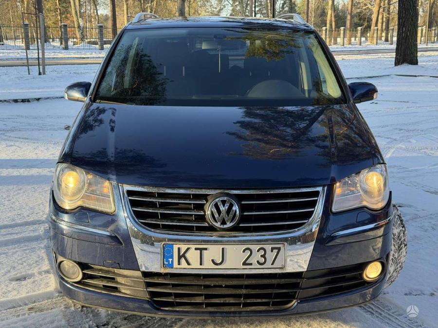 Zils Volkswagen Touran 2009 Alīta, ar dzinēja tilpumu 2.00 L un nobraukumu 375 tūkst. km par 2350 €, foto 10 vietnē AUTOMOTO.COM.LV