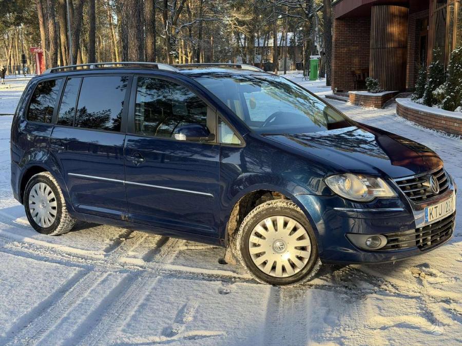 Zils Volkswagen Touran 2009 Alīta, ar dzinēja tilpumu 2.00 L un nobraukumu 375 tūkst. km par 2350 €, foto 14 vietnē AUTOMOTO.COM.LV
