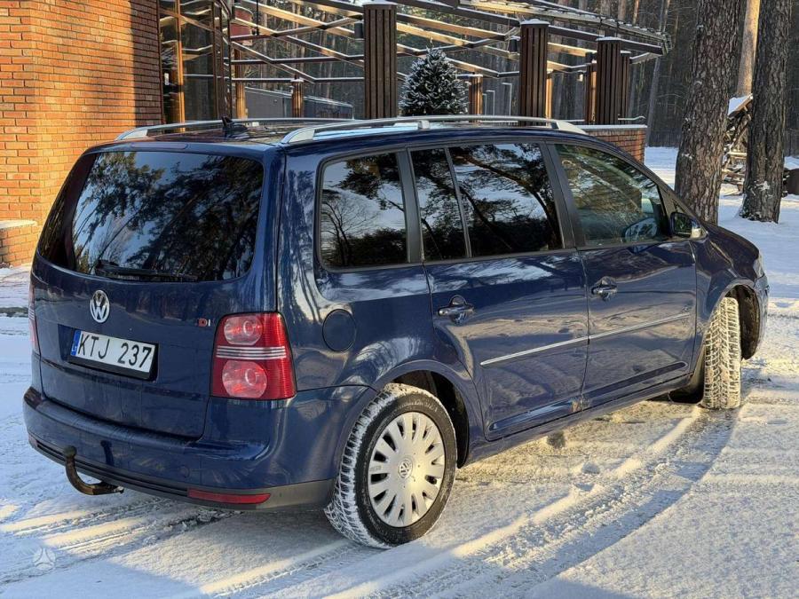 Zils Volkswagen Touran 2009 Alīta, ar dzinēja tilpumu 2.00 L un nobraukumu 375 tūkst. km par 2350 €, foto 17 vietnē AUTOMOTO.COM.LV