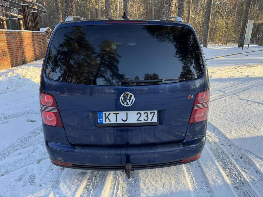 Zils Volkswagen Touran 2009 Alīta, ar dzinēja tilpumu 2.00 L un nobraukumu 375 tūkst. km par 2350 €, foto 19 vietnē AUTOMOTO.COM.LV