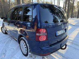 Zils Volkswagen Touran 2009 Alīta, ar dzinēja tilpumu 2.00 L un nobraukumu 375 tūkst. km par 2350 €, foto 21 vietnē AUTOMOTO.COM.LV