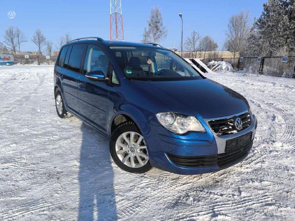Blue Volkswagen Touran 2009 in Alytus, with an engine capacity of 1.39 L and mileage of 150 thousand km for 4800 €, photo 1 on AUTOMOTO.COM.LV