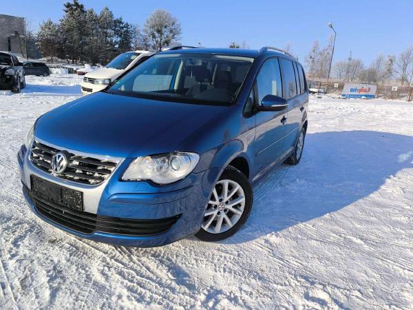 Blue Volkswagen Touran 2009 in Alytus, with an engine capacity of 1.39 L and mileage of 150 thousand km for 4800 €, photo 2 on AUTOMOTO.COM.LV