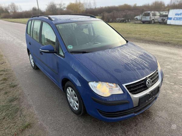 Blue Volkswagen Touran 2009 in Vilkaviskis, with an engine capacity of 1.99 L and mileage of 244 thousand km for 3299 €, photo 2 on AUTOMOTO.COM.LV
