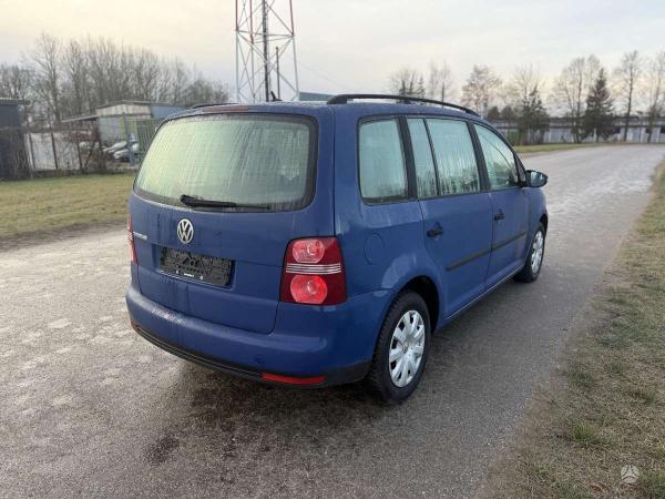 Blue Volkswagen Touran 2009 in Vilkaviskis, with an engine capacity of 1.99 L and mileage of 244 thousand km for 3299 €, photo 6 on AUTOMOTO.COM.LV