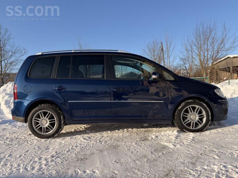 Blue Volkswagen Touran 2009 in Daugavpils, with an engine capacity of 2.00 L and mileage of 361 thousand km for 3000 €, photo 1 on AUTOMOTO.COM.LV