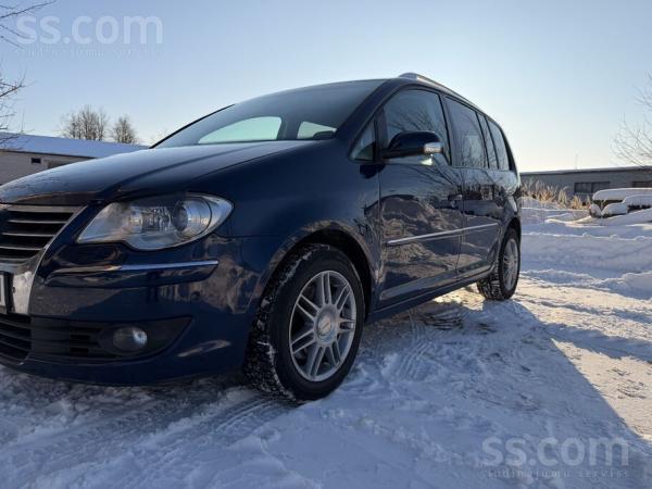 Zils Volkswagen Touran 2009 Daugavpils, ar dzinēja tilpumu 2.00 L un nobraukumu 361 tūkst. km par 3000 €, foto 4 vietnē AUTOMOTO.COM.LV