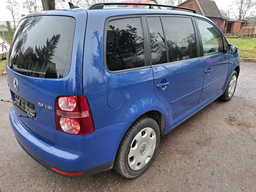 Zils Volkswagen Touran 2009 Biržai, ar dzinēja tilpumu 2.00 L un nobraukumu 377 tūkst. km par 3100 €, foto 5 vietnē AUTOMOTO.COM.LV