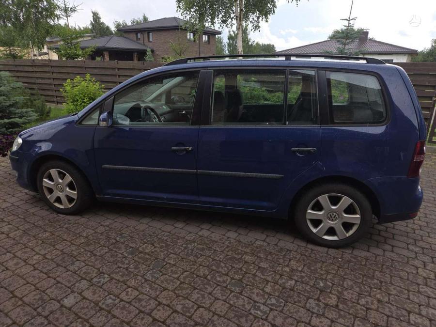 Zils Volkswagen Touran 2009 Viļņa, ar dzinēja tilpumu 1.90 L un nobraukumu 280 tūkst. km par 3200 €, foto 1 vietnē AUTOMOTO.COM.LV