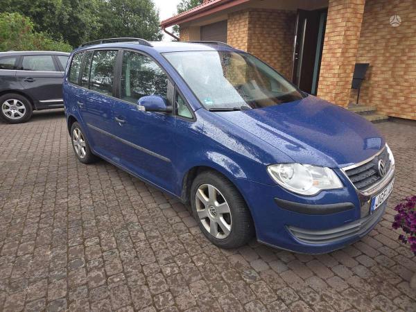 Blue Volkswagen Touran 2009 in Vilnius, with an engine capacity of 1.90 L and mileage of 280 thousand km for 3200 €, photo 3 on AUTOMOTO.COM.LV