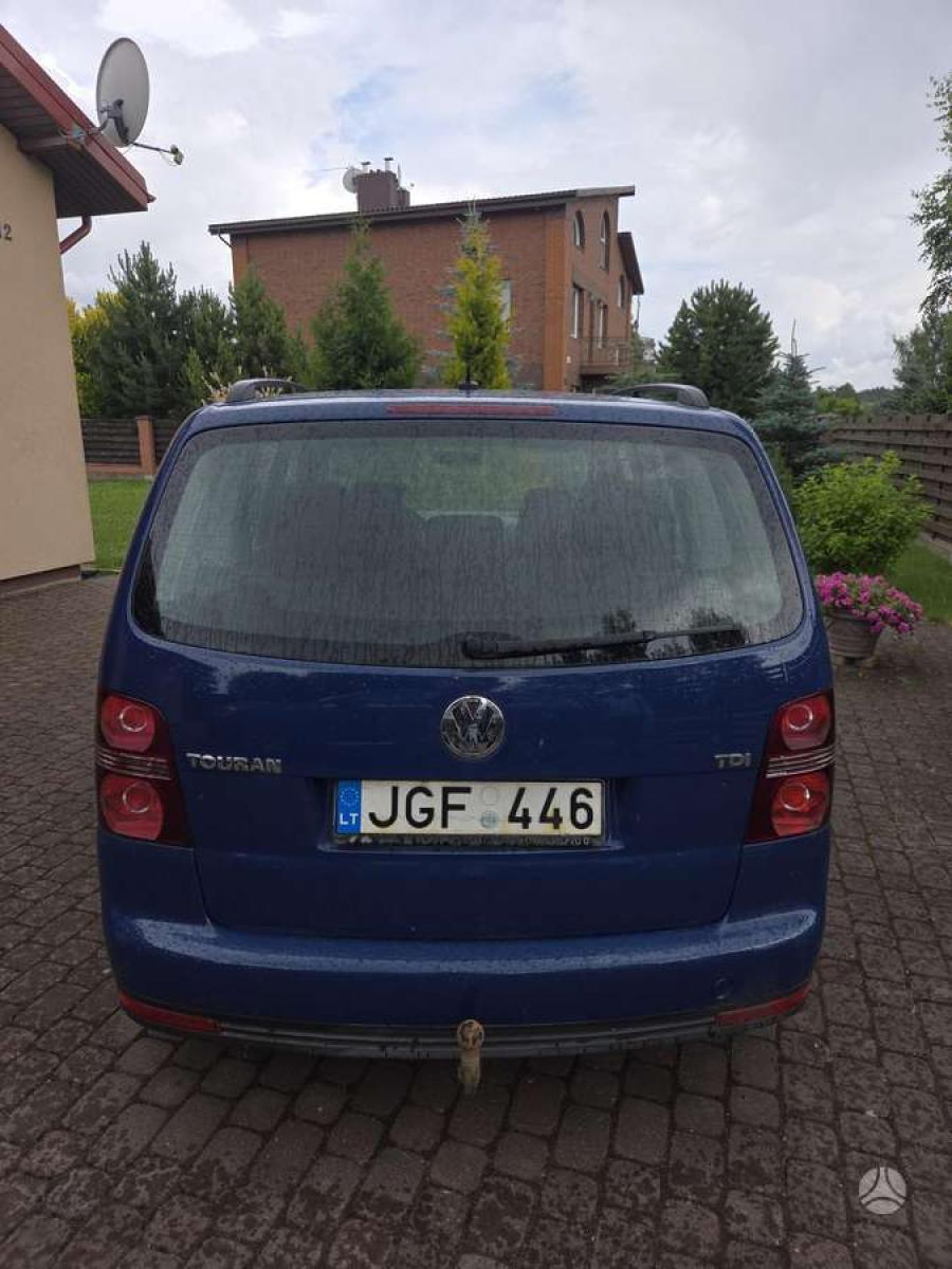 Zils Volkswagen Touran 2009 Viļņa, ar dzinēja tilpumu 1.90 L un nobraukumu 280 tūkst. km par 3200 €, foto 5 vietnē AUTOMOTO.COM.LV