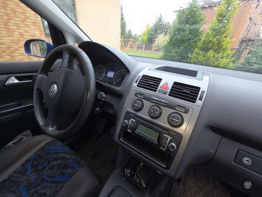 Zils Volkswagen Touran 2009 Viļņa, ar dzinēja tilpumu 1.90 L un nobraukumu 280 tūkst. km par 3200 €, foto 9 vietnē AUTOMOTO.COM.LV