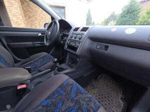 Zils Volkswagen Touran 2009 Viļņa, ar dzinēja tilpumu 1.90 L un nobraukumu 280 tūkst. km par 3200 €, foto 10 vietnē AUTOMOTO.COM.LV