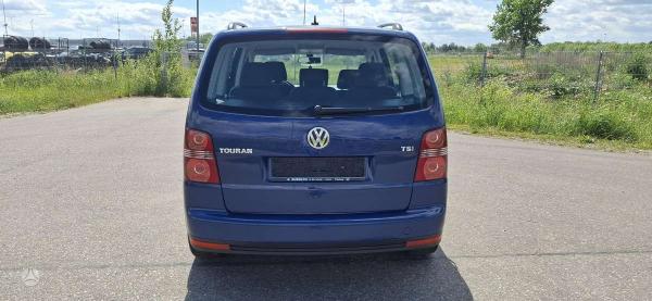 Blue Volkswagen Touran 2009 in Marijampole, with an engine capacity of 1.39 L and mileage of 228 thousand km for 3500 €, photo 8 on AUTOMOTO.COM.LV