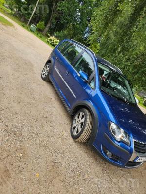 Zils Volkswagen Touran 2009 Valmiera, ar dzinēja tilpumu 2.00 L un nobraukumu 186 tūkst. km par 2990 €, foto 4 vietnē AUTOMOTO.COM.LV