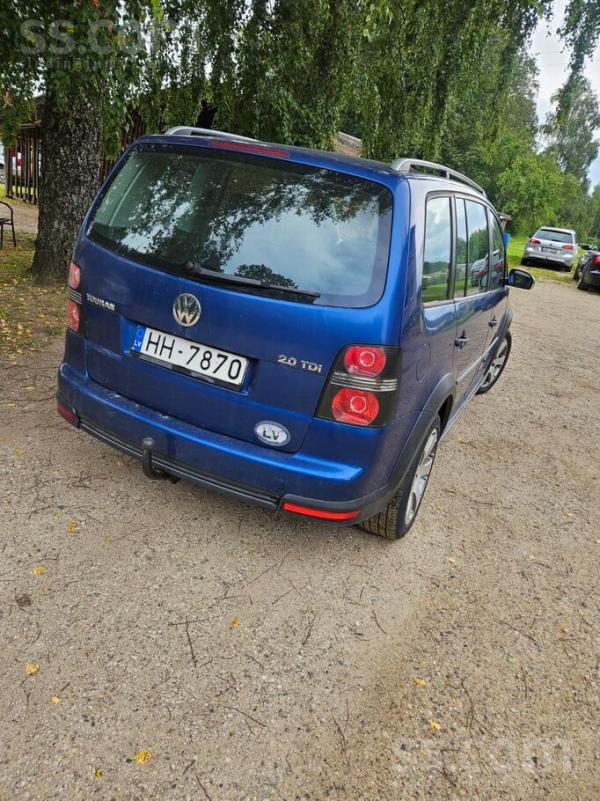 Zils Volkswagen Touran 2009 Valmiera, ar dzinēja tilpumu 2.00 L un nobraukumu 186 tūkst. km par 2990 €, foto 6 vietnē AUTOMOTO.COM.LV
