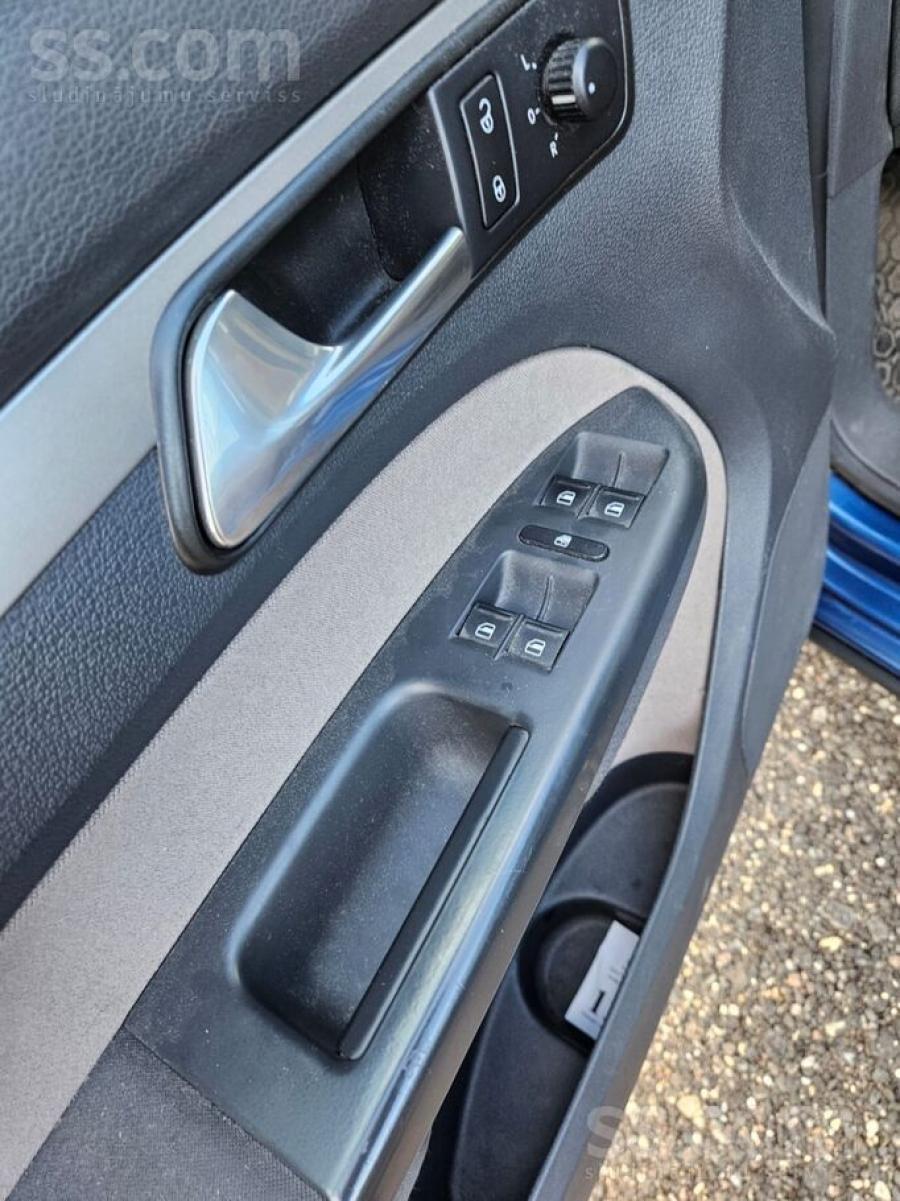 Zils Volkswagen Touran 2009 Valmiera, ar dzinēja tilpumu 2.00 L un nobraukumu 186 tūkst. km par 2990 €, foto 11 vietnē AUTOMOTO.COM.LV