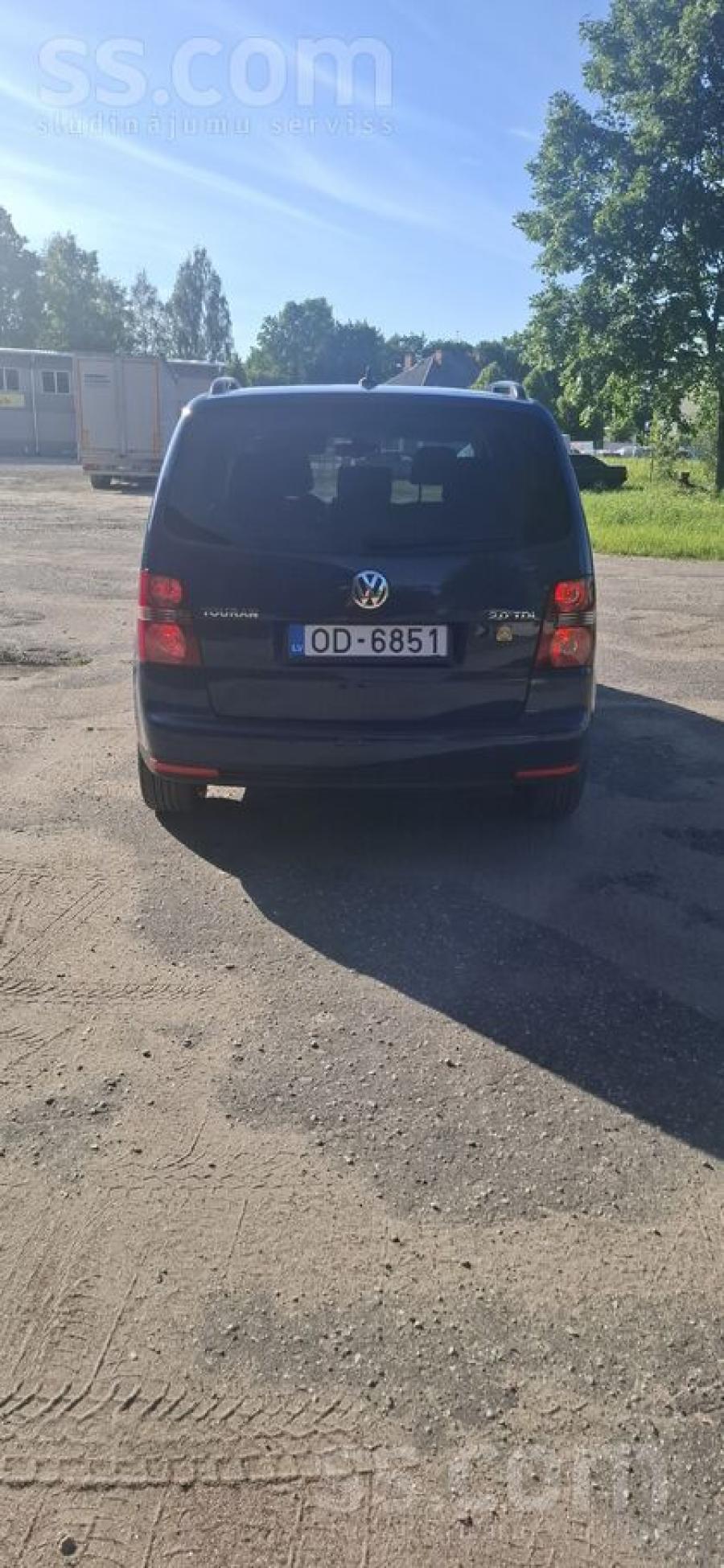Zils Volkswagen Touran 2010 Rēzekne, ar dzinēja tilpumu 2.00 L un nobraukumu 251 tūkst. km par 4250 €, foto 4 vietnē AUTOMOTO.COM.LV