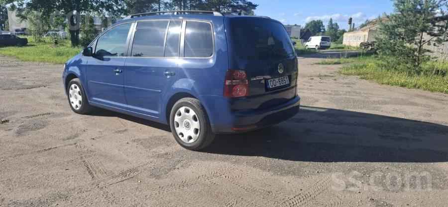 Zils Volkswagen Touran 2010 Rēzekne, ar dzinēja tilpumu 2.00 L un nobraukumu 251 tūkst. km par 4250 €, foto 5 vietnē AUTOMOTO.COM.LV