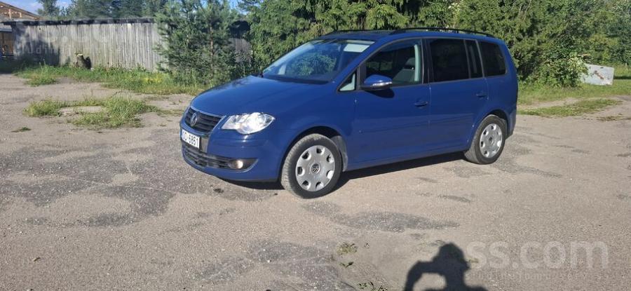 Zils Volkswagen Touran 2010 Rēzekne, ar dzinēja tilpumu 2.00 L un nobraukumu 251 tūkst. km par 4250 €, foto 7 vietnē AUTOMOTO.COM.LV