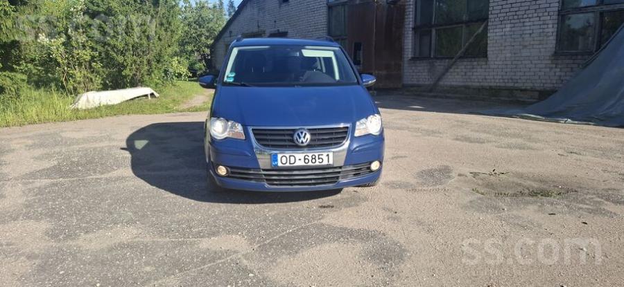 Zils Volkswagen Touran 2010 Rēzekne, ar dzinēja tilpumu 2.00 L un nobraukumu 251 tūkst. km par 4250 €, foto 8 vietnē AUTOMOTO.COM.LV