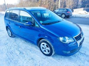 Blue Volkswagen Touran 2010 in Utena, with an engine capacity of 1.39 L and mileage of 256 thousand km for 3100 €, photo 3 on AUTOMOTO.COM.LV