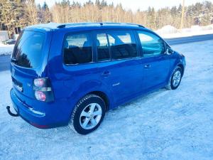 Blue Volkswagen Touran 2010 in Utena, with an engine capacity of 1.39 L and mileage of 256 thousand km for 3100 €, photo 8 on AUTOMOTO.COM.LV
