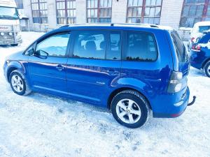 Blue Volkswagen Touran 2010 in Utena, with an engine capacity of 1.39 L and mileage of 256 thousand km for 3100 €, photo 11 on AUTOMOTO.COM.LV