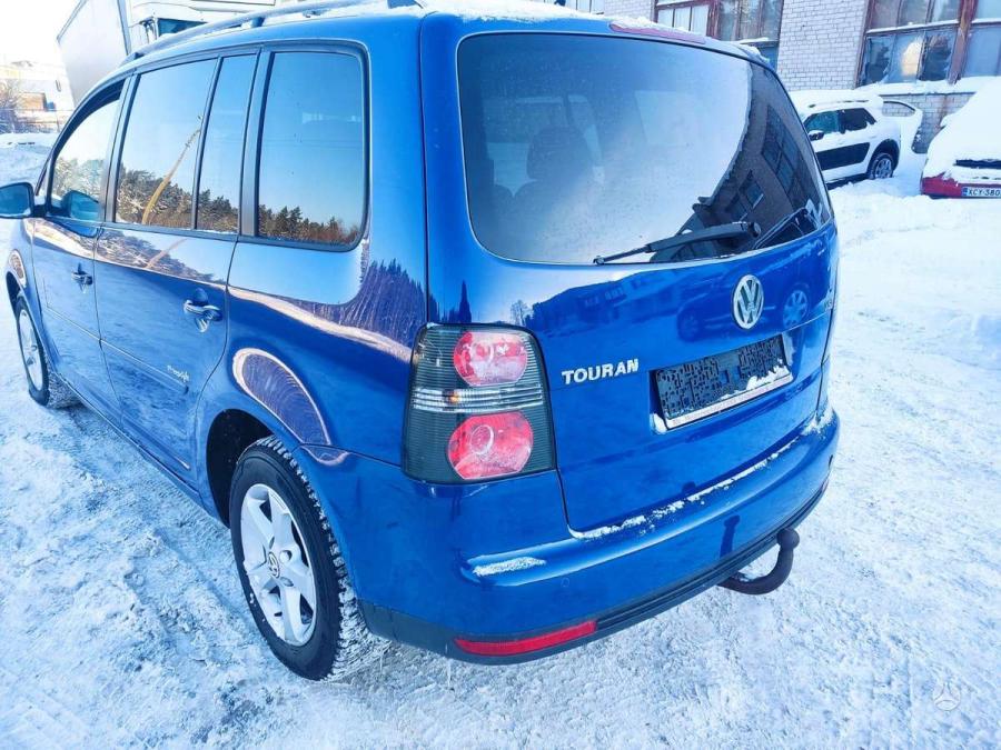 Blue Volkswagen Touran 2010 in Utena, with an engine capacity of 1.39 L and mileage of 256 thousand km for 3100 €, photo 13 on AUTOMOTO.COM.LV