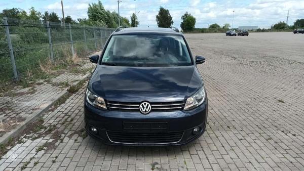 Blue Volkswagen Touran 2010 in Marijampole, with an engine capacity of 1.97 L and mileage of 298 thousand km for 4600 €, photo 2 on AUTOMOTO.COM.LV