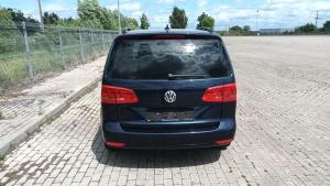 Blue Volkswagen Touran 2010 in Marijampole, with an engine capacity of 1.97 L and mileage of 298 thousand km for 4600 €, photo 6 on AUTOMOTO.COM.LV