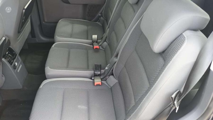 Blue Volkswagen Touran 2010 in Marijampole, with an engine capacity of 1.97 L and mileage of 298 thousand km for 4600 €, photo 15 on AUTOMOTO.COM.LV